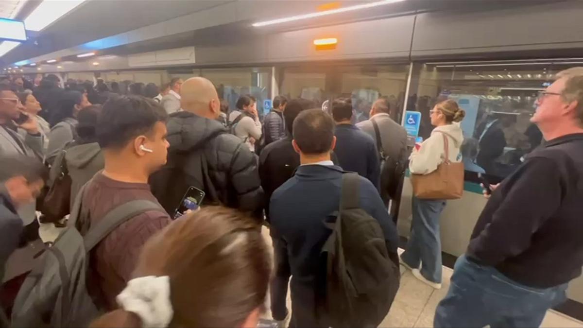 Mechanical issues halts train at Barangaroo Station, bringing metro ...
