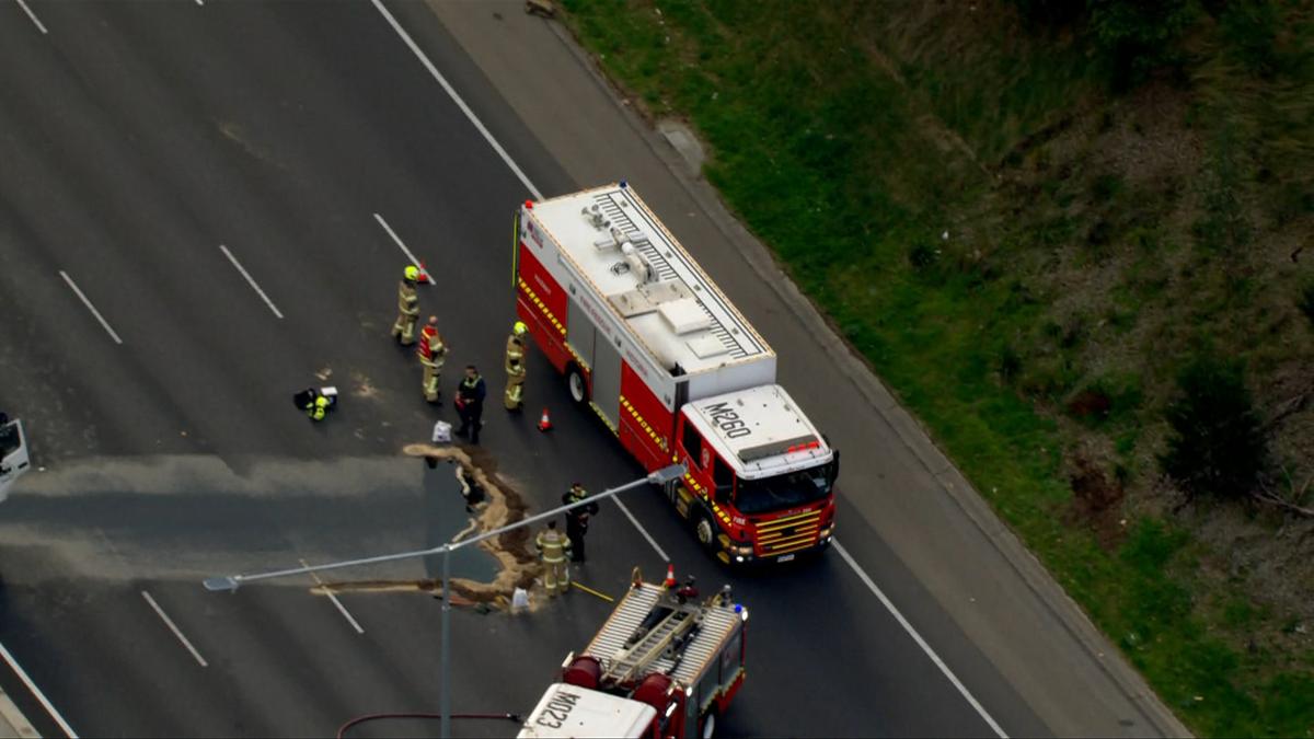 Stretch of Monash Freeway closed after truck driver critically injured ...