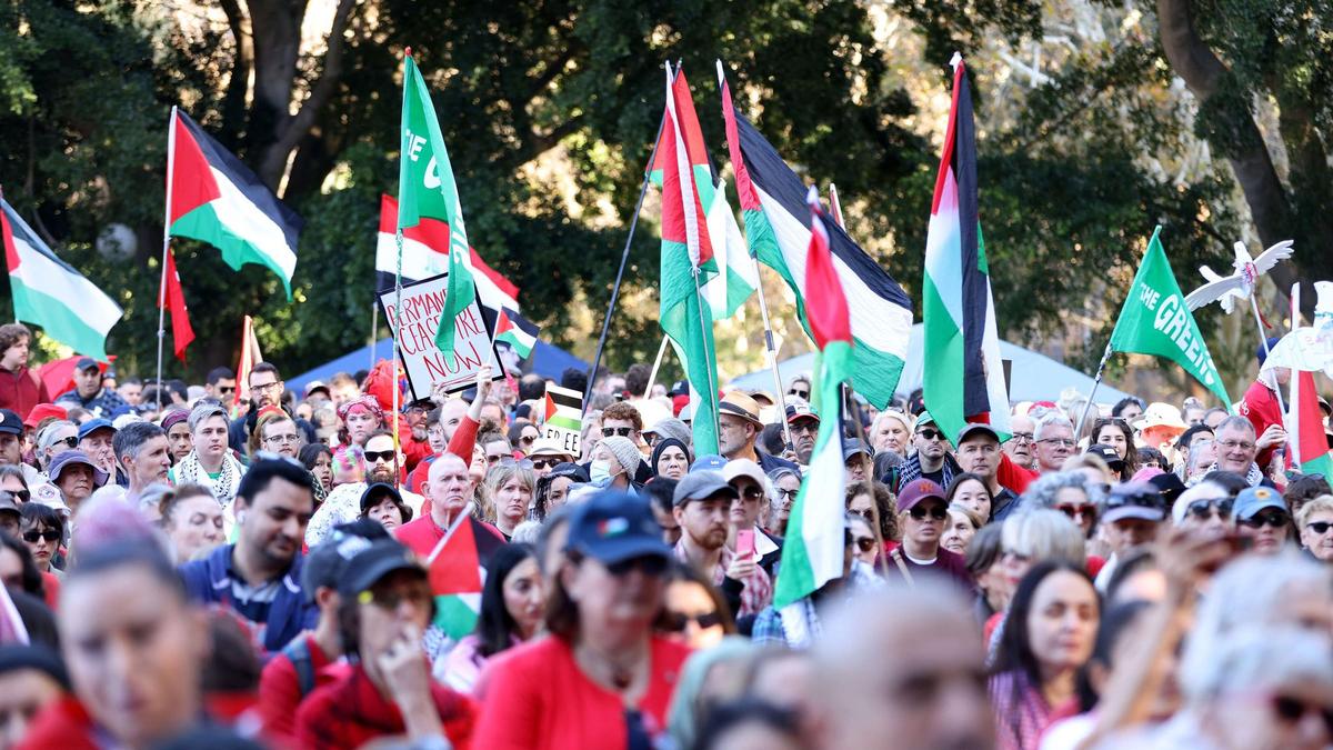 Sydney Harbour Bridge protest: Pro-Palestine March for Humanity not ...