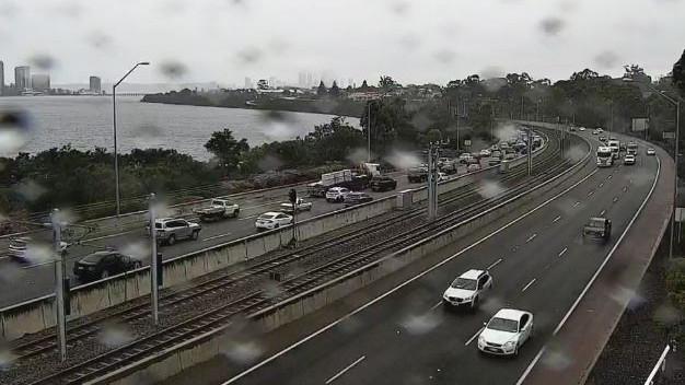 Perth traffic: Schoolgirl hit by car in Riverton while Kwinana Freeway ...