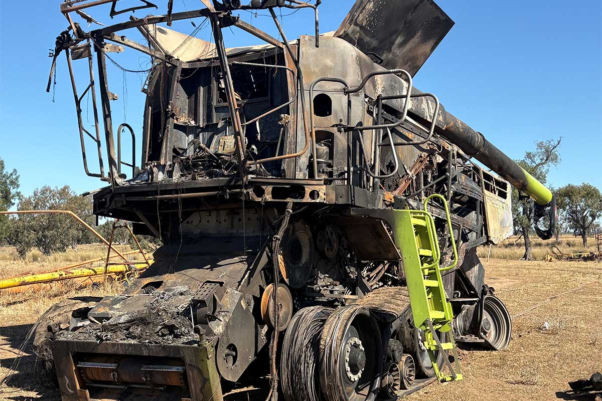 Header burnt – before it hit the paddock - Australian Online News
