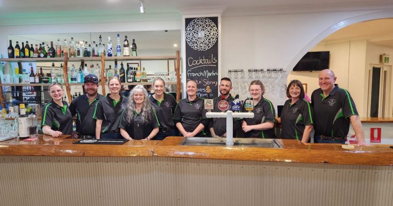 Longtime locals reopen Bemboka pub - Australian Online News