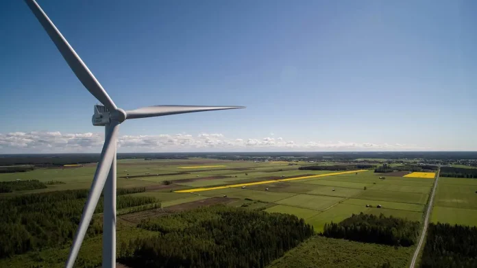 Two men killed in turbine lift accident at German wind farm ...