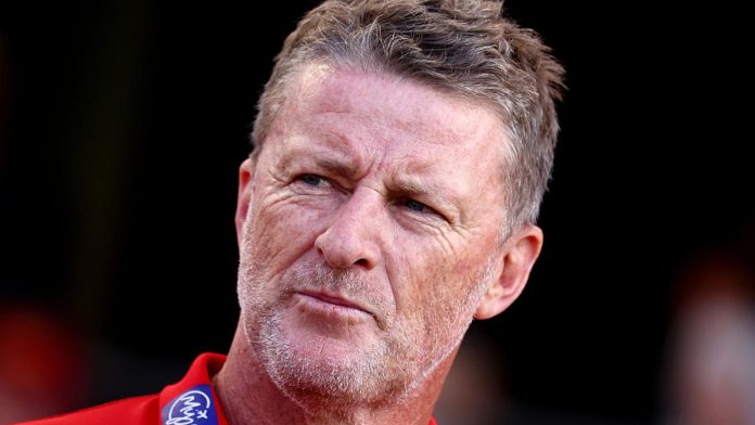 Damien Hardwick calls out ‘chook lotto’ holding-the-ball ...