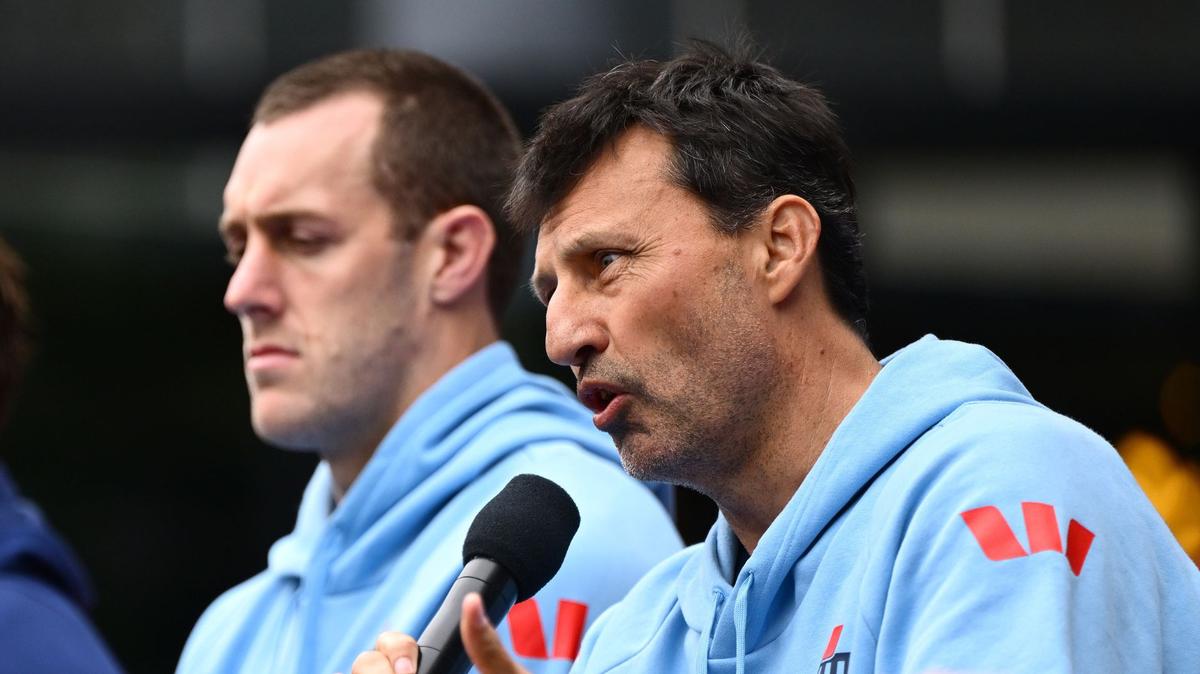 NSW coach Laurie Daley not messing with Blues line-up despite slow ...