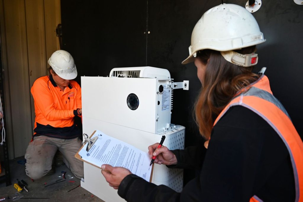 Passive home batteries deliver "enormous benefits" to the grid, says ...